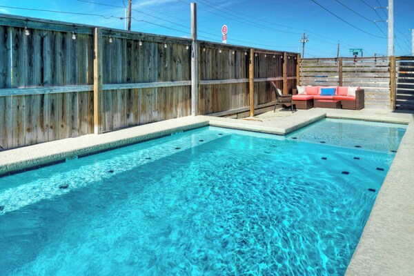 Sleeps 24, 2 Homes 2blocks To The Beach, Pool, Game Room, Patio W/ Outdoor Bar - Port Aransas, TX