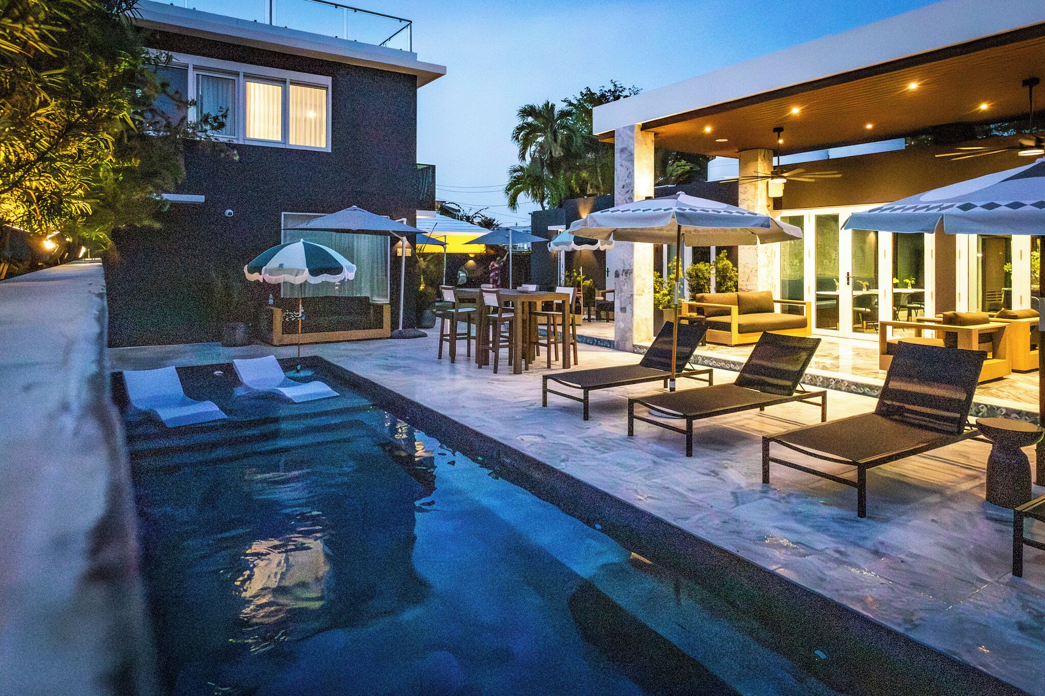 Piscina exterior, da(s) 9:00 à(s) 22:00, espreguiçadeiras 