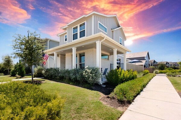 Luxury 2s Condo Hot Tub Gym Pool Airport - Austin, TX