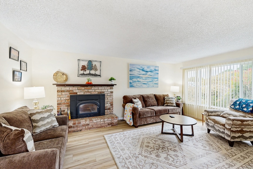 Dog Friendly Home W/gas Grill, Large Backyard, Horseshoe Pit - Close To Beaches - Trinidad, CA