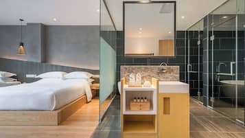 Quarto Twin Familiar | Casa de banho | Artigos de higiene pessoal grátis, um secador de cabelo, chinelos