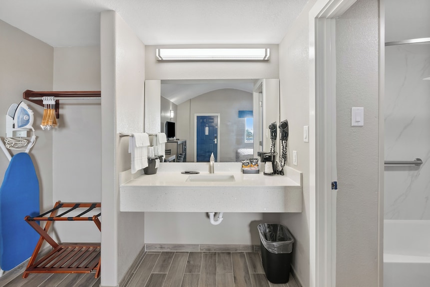 First Level Pool* Beach, Festival Grounds+ - Rockport, TX