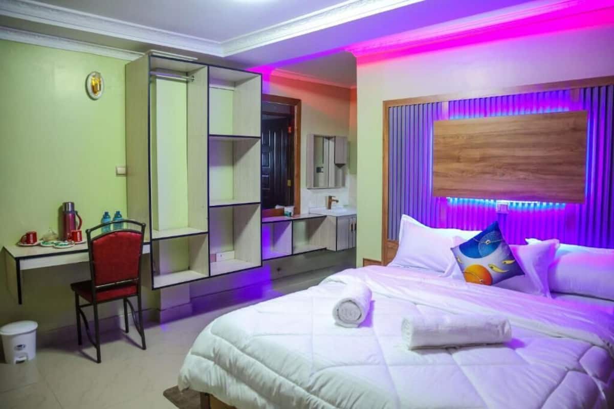 Quarto casal luxo, vista para a cidade | Wi-Fi de cortesia