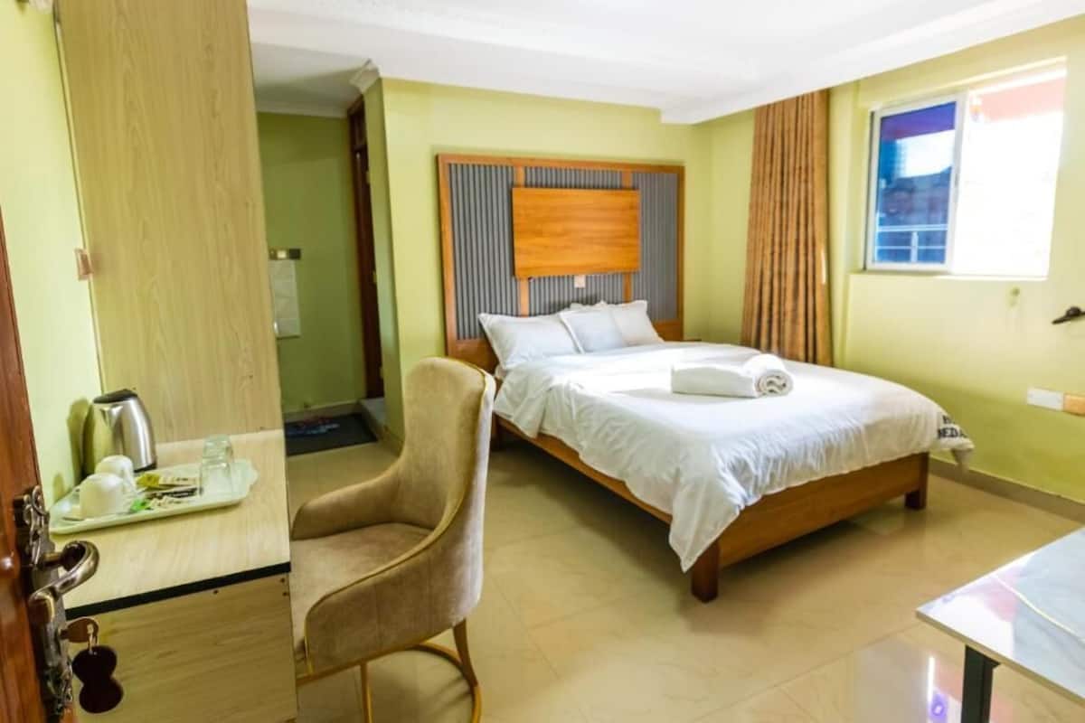Quarto solteiro luxo, vista para a cidade | Wi-Fi de cortesia