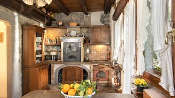 Villa Superior | Cofre no quarto, secretária