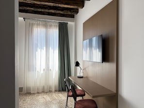 Quarto superior | Cortinas blackout, quartos à prova de som, ferros/tábuas de passar roupa