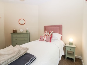 3 quartos, com decoração personalizada, com mobília individualizada