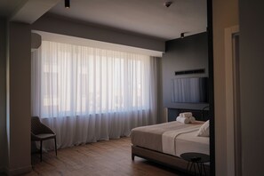 Suíte júnior, vista para a cidade | Lençóis italianos Frette, roupas de cama premium