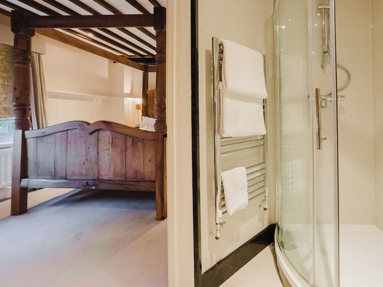 Experience Boutique Comfort Above The Powell Pub In Birchington. Stylish En-suite Rooms, Luxury Touches, And A Vibrant Pub Belowperfect For Business, Couples, Or Families. Book Your Coastal Escape Today! - Kent