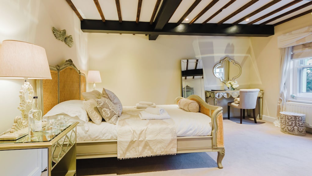 Experience Boutique Comfort Above The Powell Pub In Birchington. Stylish En-suite Rooms, Luxury Touches, And A Vibrant Pub Belowperfect For Business, Couples, Or Families. Book Your Coastal Escape Today! - Birchington-on-Sea