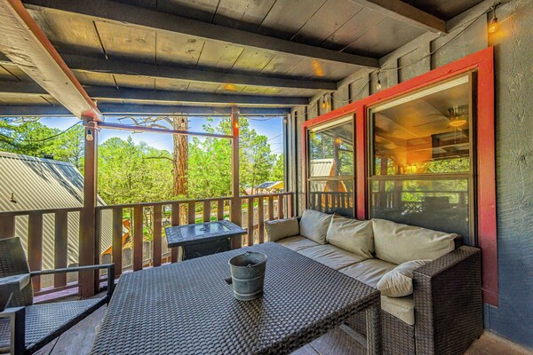 Walk To Downtown Ruidoso: Cozy Wooded Retreat - Ruidoso, NM