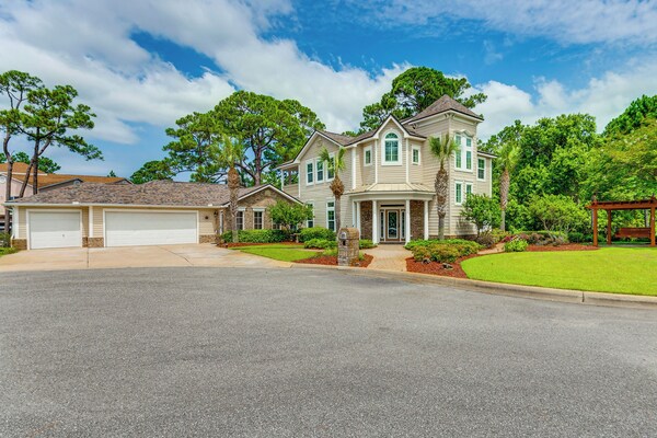 Steps To Bay: Tranquil Navarre Retreat W/ Balcony - Pensacola Beach, FL