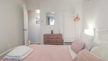 3 quartos, individualmente decorados, individualmente mobiliados