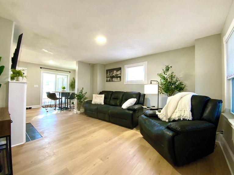 Charming 3-bedroom House In Peaceful Mentor With Ac - Chatham-Kent