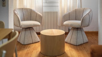 Apartamento (3 Bedrooms) | Sala de estar | Televisor