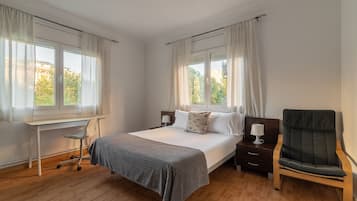 Apartamento (3 Bedrooms) | 3 quartos, secretária, ferro/tábua de engomar