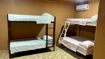 Quarto Quádruplo Clássico, vista para a montanha | Wi-fi grátis