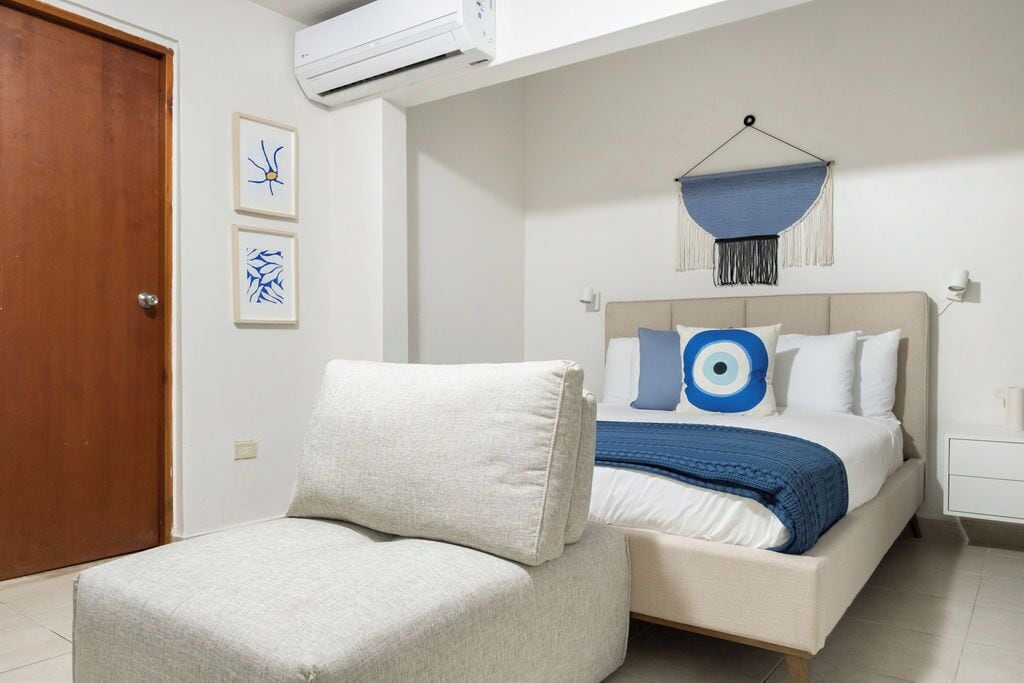 Quarto Triplo, não fumadores, junto à piscina | Ferro/tábua de engomar, Wi-fi grátis 