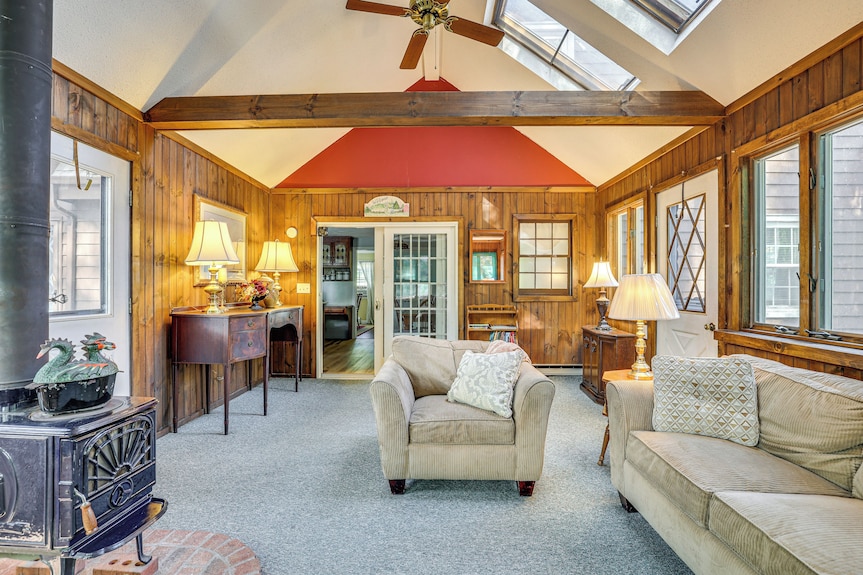 Family Getaway In Bristol Near Trails & Parks! - Bristol, CT