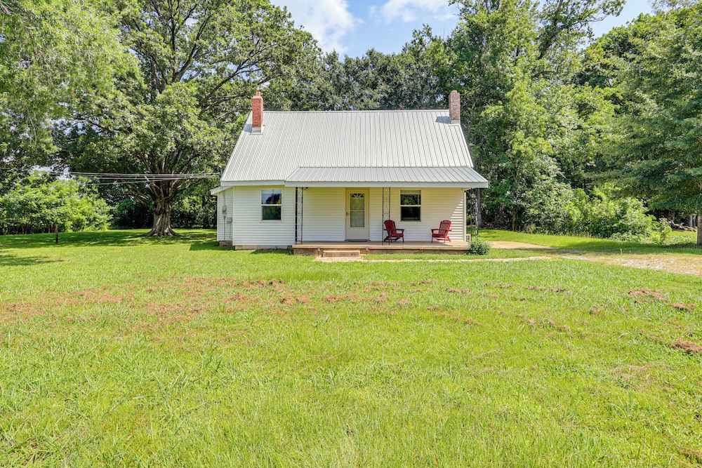Near Hiking & Historic Sites: Jackson Home W/ Yard - Henderson, TN