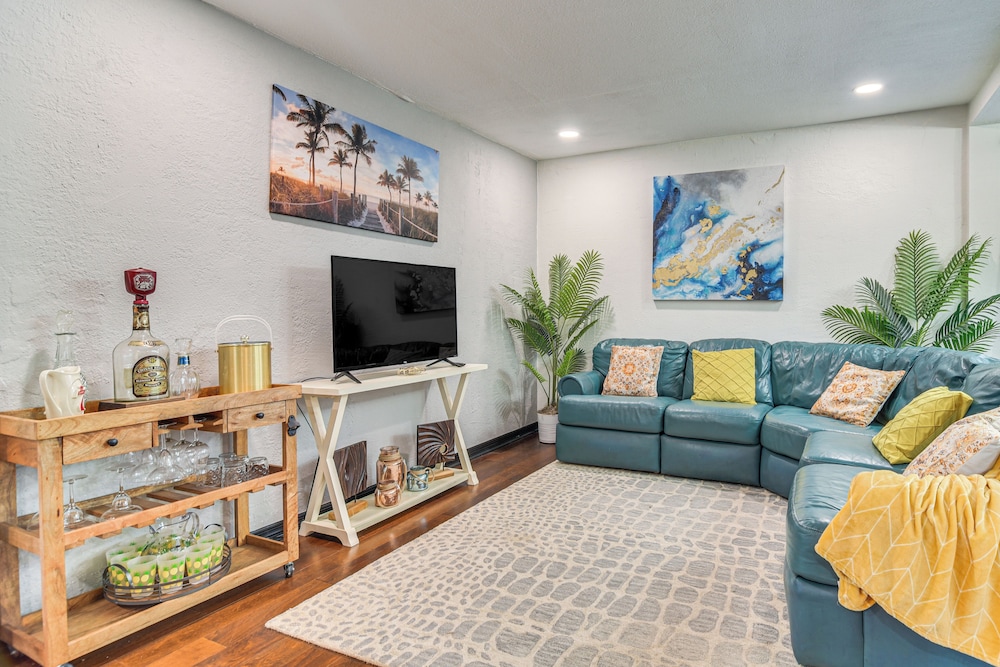 2 Mi To Beach: Family Getaway W/ Yard In St Pete! - Largo, FL