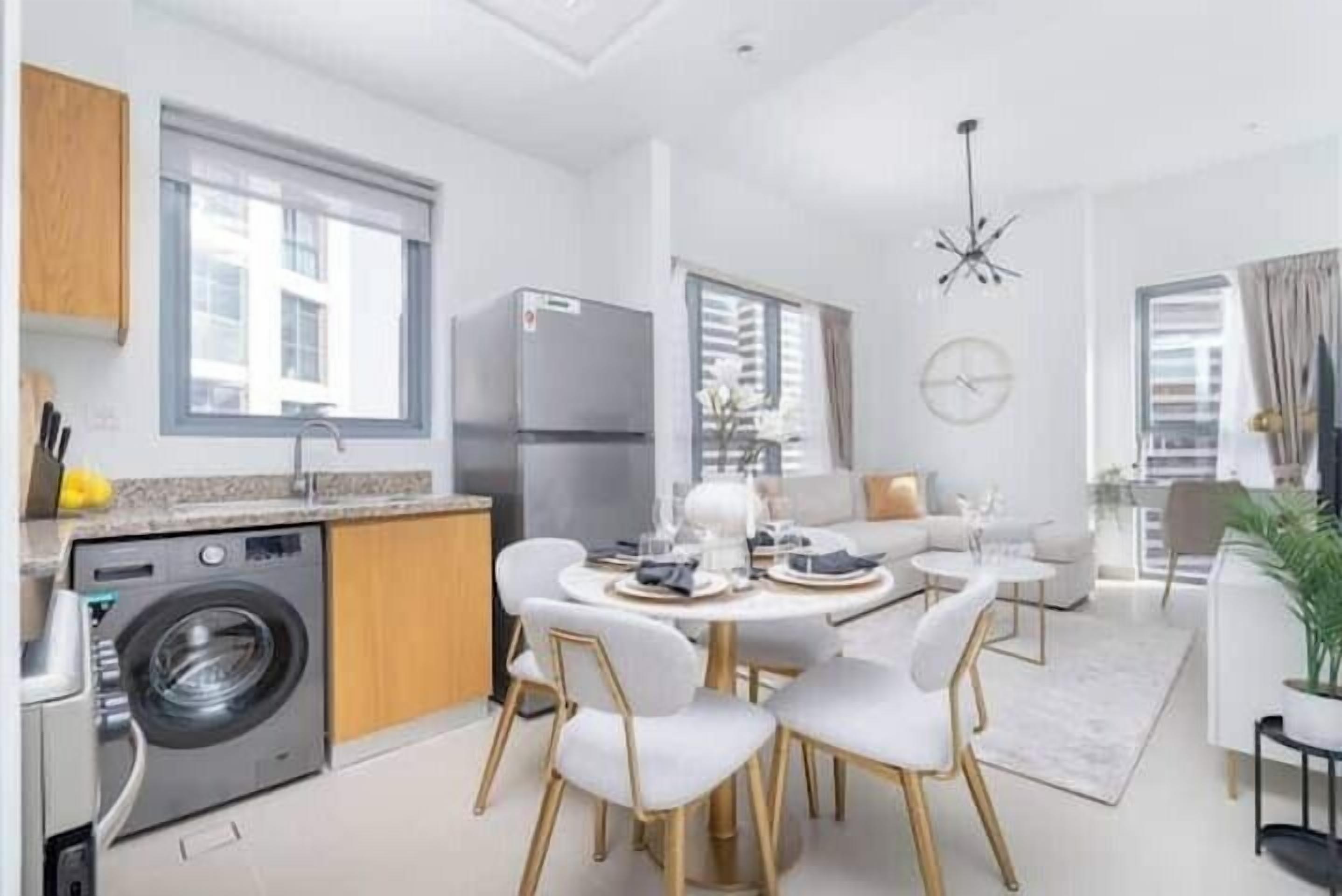 Apartamento superluxo, vista para a cidade | Opções para refeição no quarto