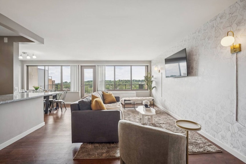 Modern 2br/2ba | Walk To Metro & Dc | Free Parking & Balcony! - Washington, DC