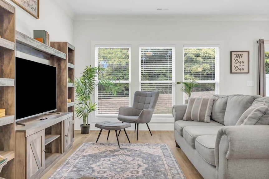 Luxury Stay 2 Min To Downtown, King Bed Brand New - Lake Craig, SC