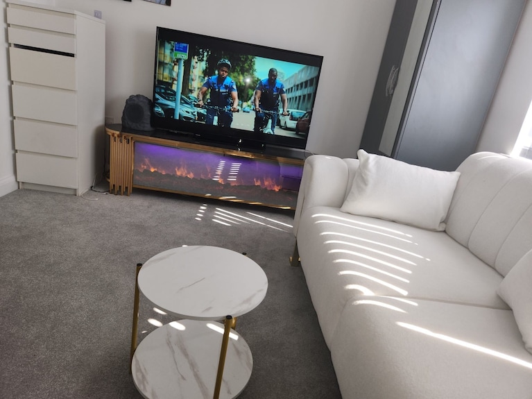 Nuneaton New Home For Our Clean Guest\na Quite Home To Relax And Relieve Stress - Coventry