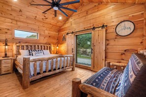 Cabine, várias camas, banheira de hidromassagem grande, vista para a montanha (Buffalo Lodge) | 3 quartos, com decoração personalizada, com mobília individualizada 