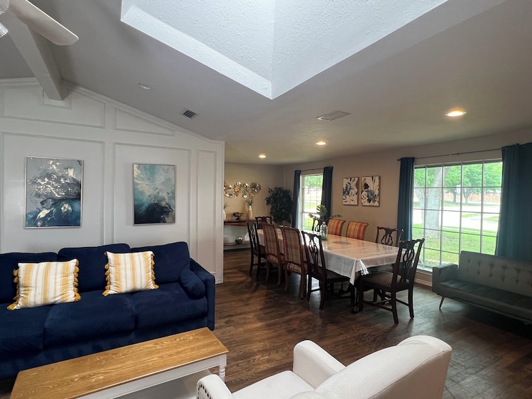 Pool, Heated Spa, Sports Court, Bbq - Garland, TX