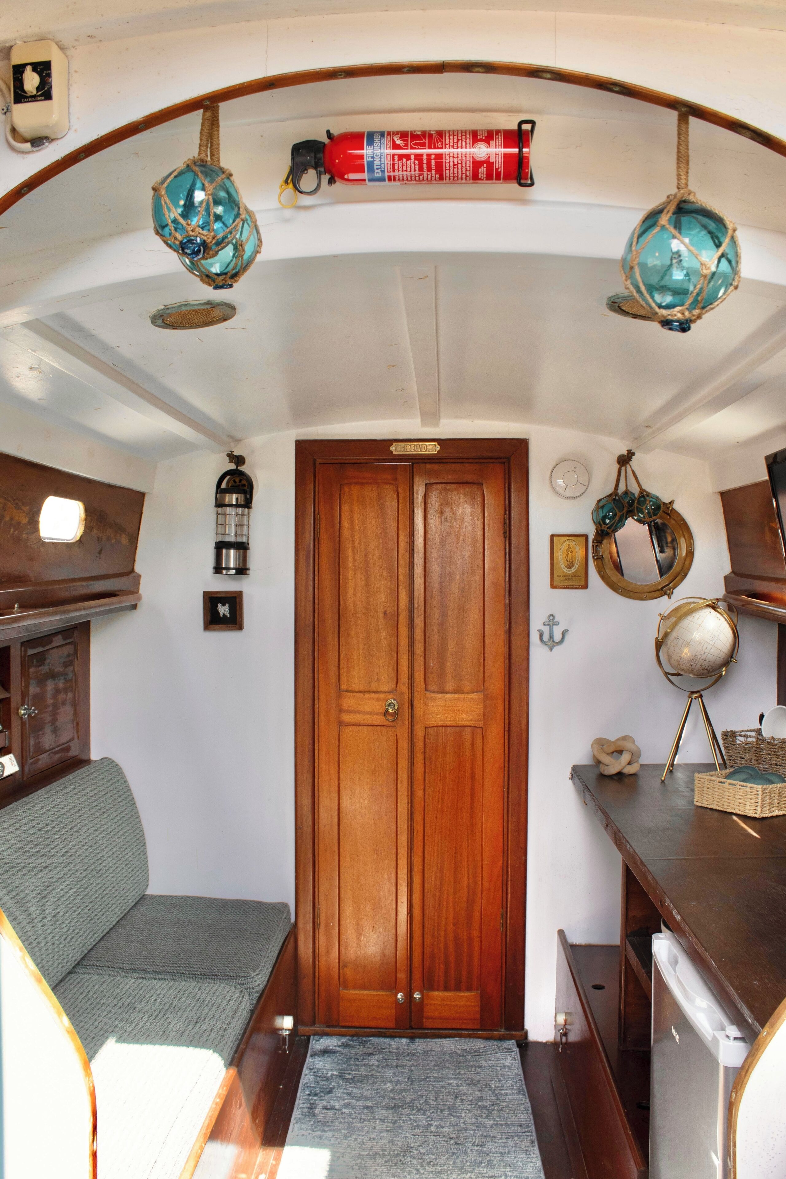 Land Ahoy! A Historic Boat, Anchored In Acres Of Greenery. 1 Of A Kind Adventure - Melton Mowbray