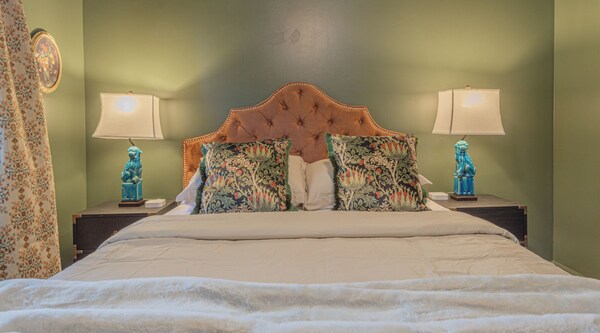 Modern Luxury Cottage With Pool - Columbus, GA