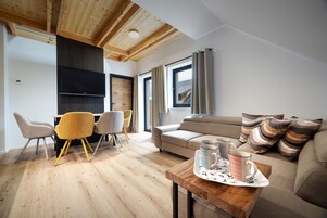 Apartamento com design assinado | Área de estar | Brinquedos, pisos aquecidos