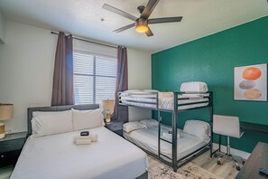 Apartamento Exclusivo, 2 quartos, não fumadores, varanda | Secretária, secretária adequada para computadores portáteis