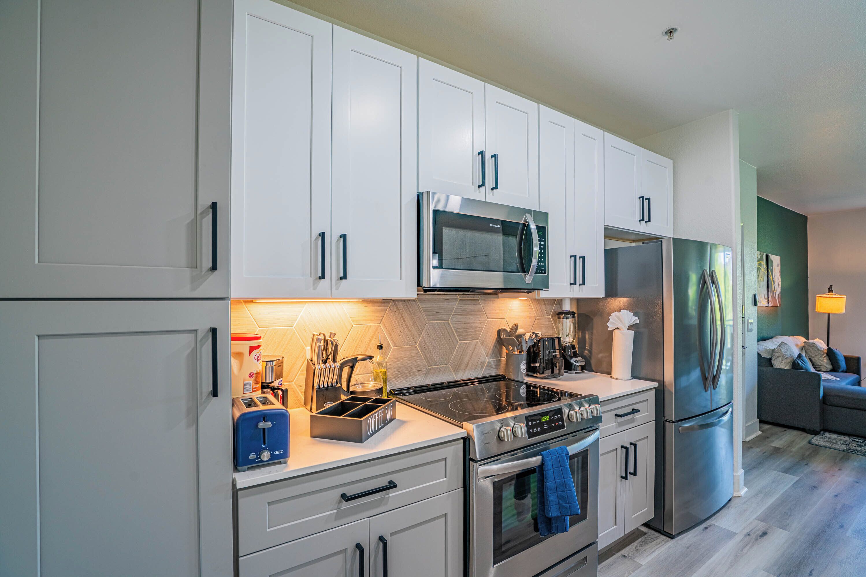 Apartamento Deluxe, 2 quartos, não fumadores, varanda | Cozinha privada | Um frigorífico/congelador grande, um micro-ondas, um forno 