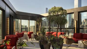 2 bares/lounges, este bar no lobby do hotel