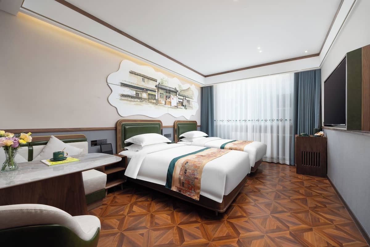 Quarto Twin Superior | Roupa de alta qualidade, camas de colchão pillowtop, minibar grátis