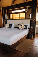 Barraca clássica | Roupas de cama premium, frigobar, cofres nos quartos