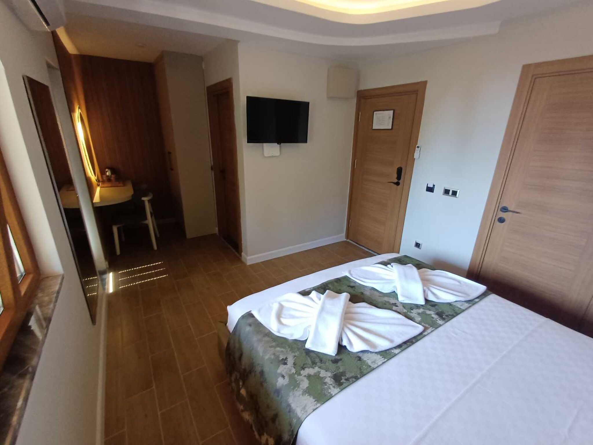 Minibar, secretária, quartos insonorizados, Wi-fi grátis 
