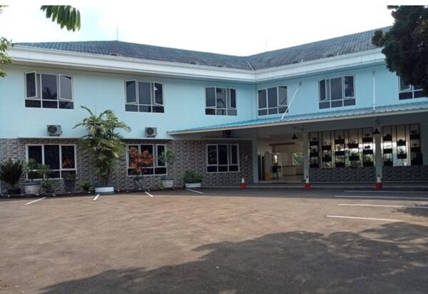 Belvilla Bogor Near Citra Alam Riverside Formerly Aries Biru Hotel - Cisarua