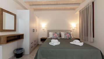Quarto Quádruplo, vista para o mar | Cofre no quarto, ferro/tábua de engomar, Wi-fi grátis