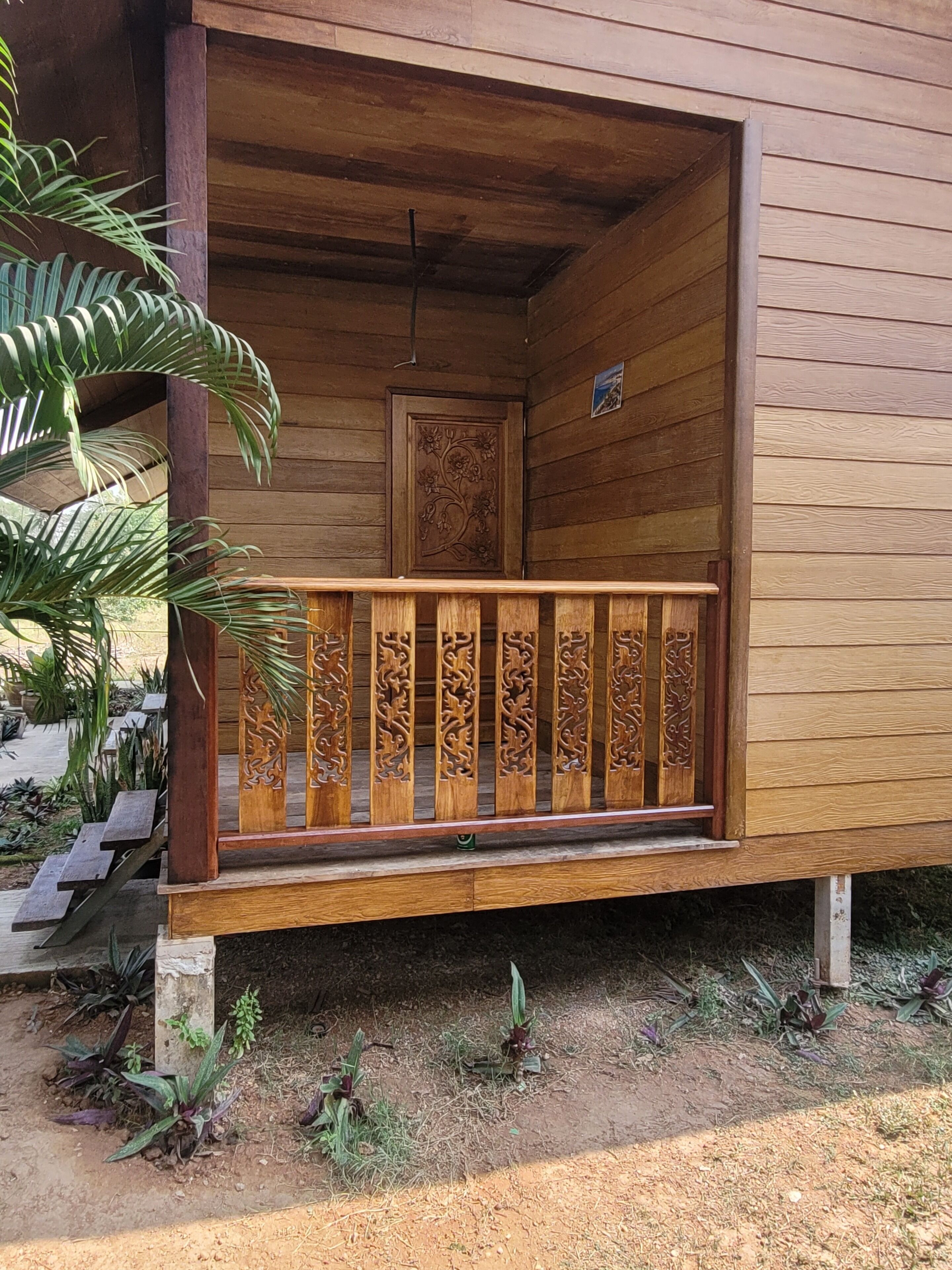 Bangalô, sacada, vista para o jardim | Terraço/pátio