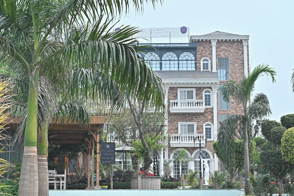 Dharm Resort - Varanasi