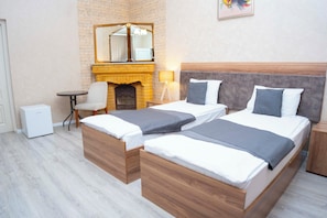 Quarto Twin Comfort | Ferro/tábua de engomar, Wi-fi grátis