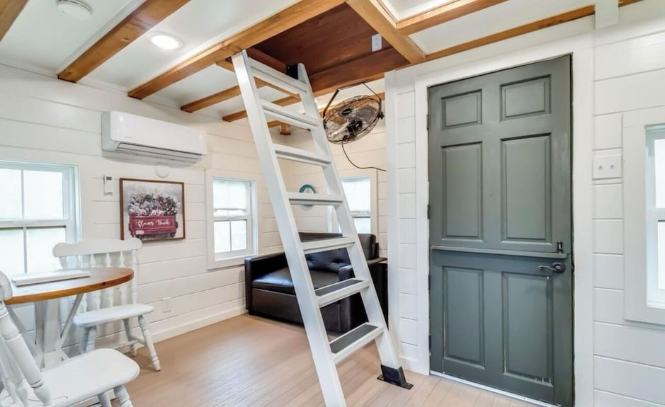 Cozy Tiny House Getaway On The Bayou - Louisiana