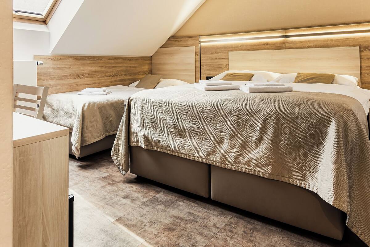 Quarto casal ou duplo | Quartos à prova de som, Wi-Fi de cortesia