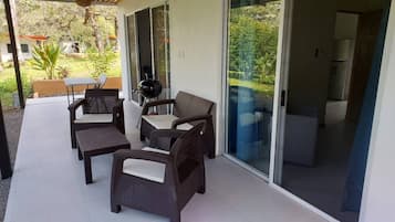 Villa, 2 quartos, acessível, piscina privativa | Terraço/pátio interior