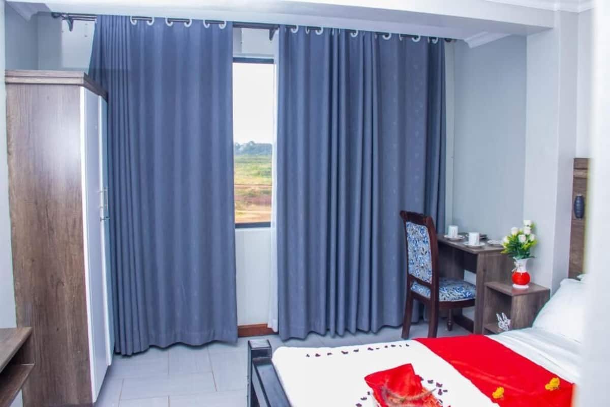 Quarto Individual Executivo, vista para a piscina | Wi-fi grátis