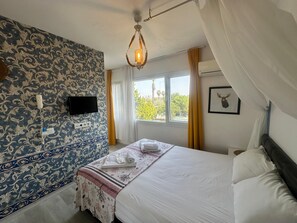 Quarto casal luxo, vista para o jardim | Quartos à prova de som, Wi-Fi de cortesia